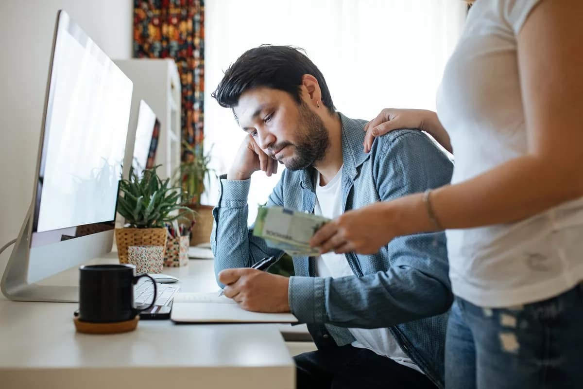 34% of Americans Are Struggling Financially. Here's What to Do if You ...